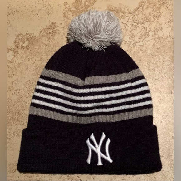 MLB | Accessories | New York Yankees Cuffed Knit Pom Beanie Hat | Poshmark